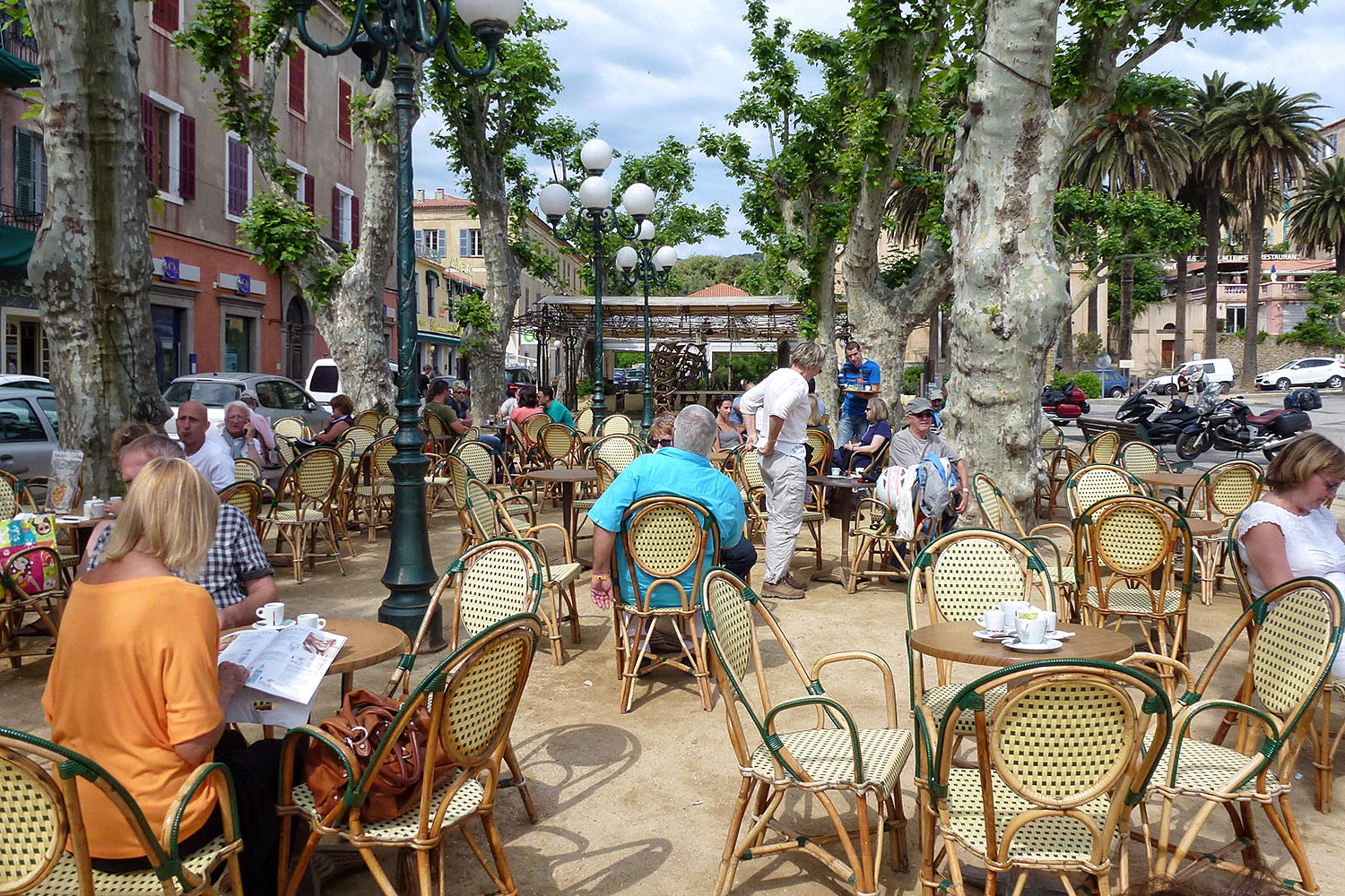 Le Café des Platanes à Île Rousse - Pari(s) sur la Corse